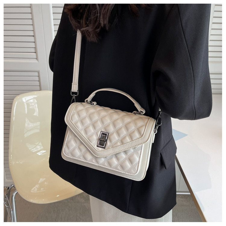 Дамска квадратна чанта от еко кожа с дълга дръжка Badu Bg