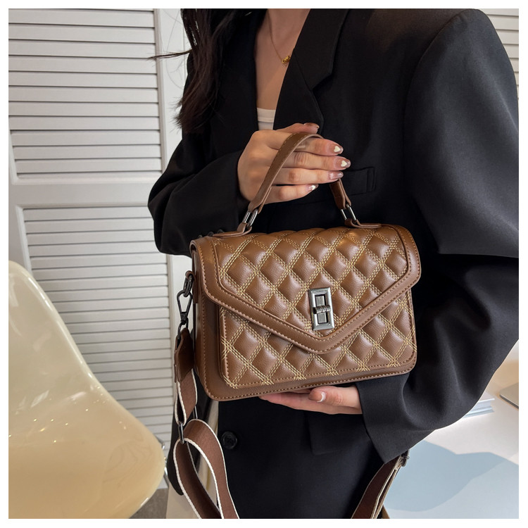 Дамска квадратна чанта от еко кожа с дълга дръжка Badu Bg