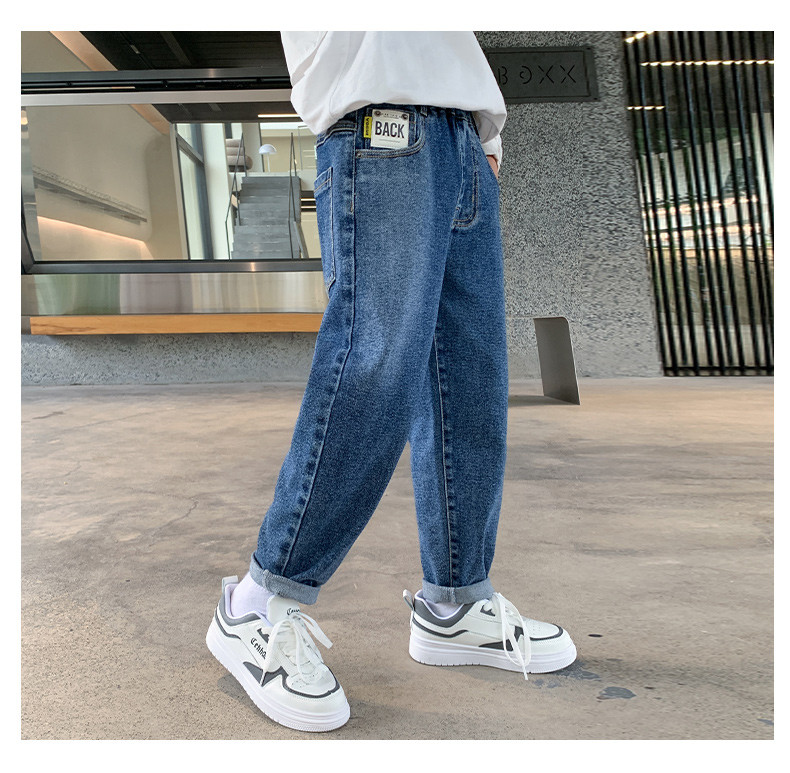 Badu.bg Нов модел детски дънки за момчета с джоб - Badu.bg