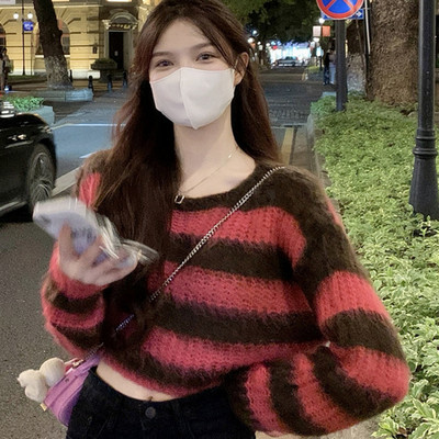 Badu.bg Дамски раиран пуловер с овално деколте - Badu.bg